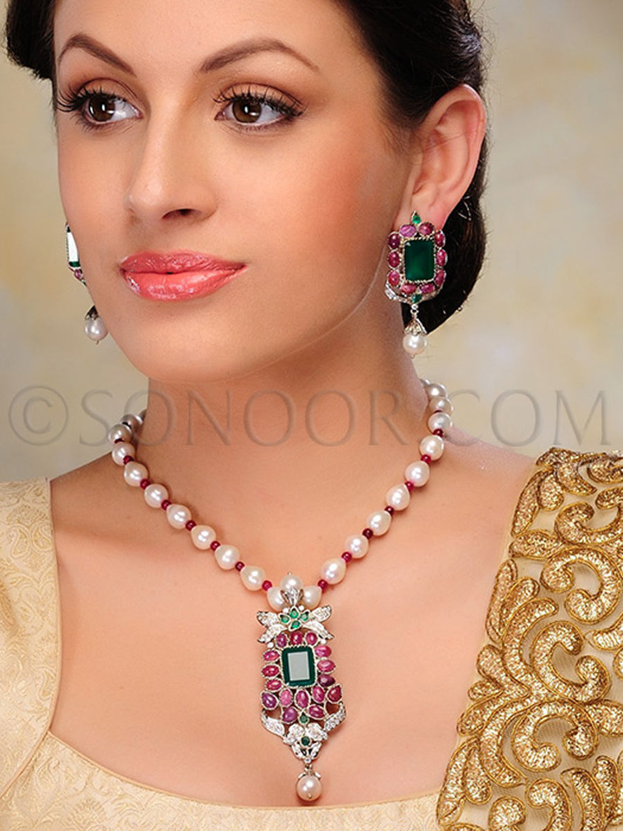 Kanvi Ruby Green Stone Pearl String Pendant Set – Sonoor